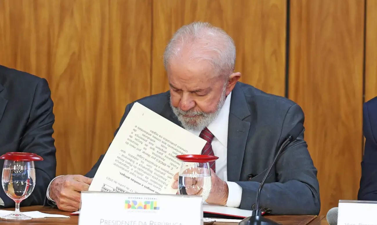 Lula veta PL que considera estágio experiência profissional